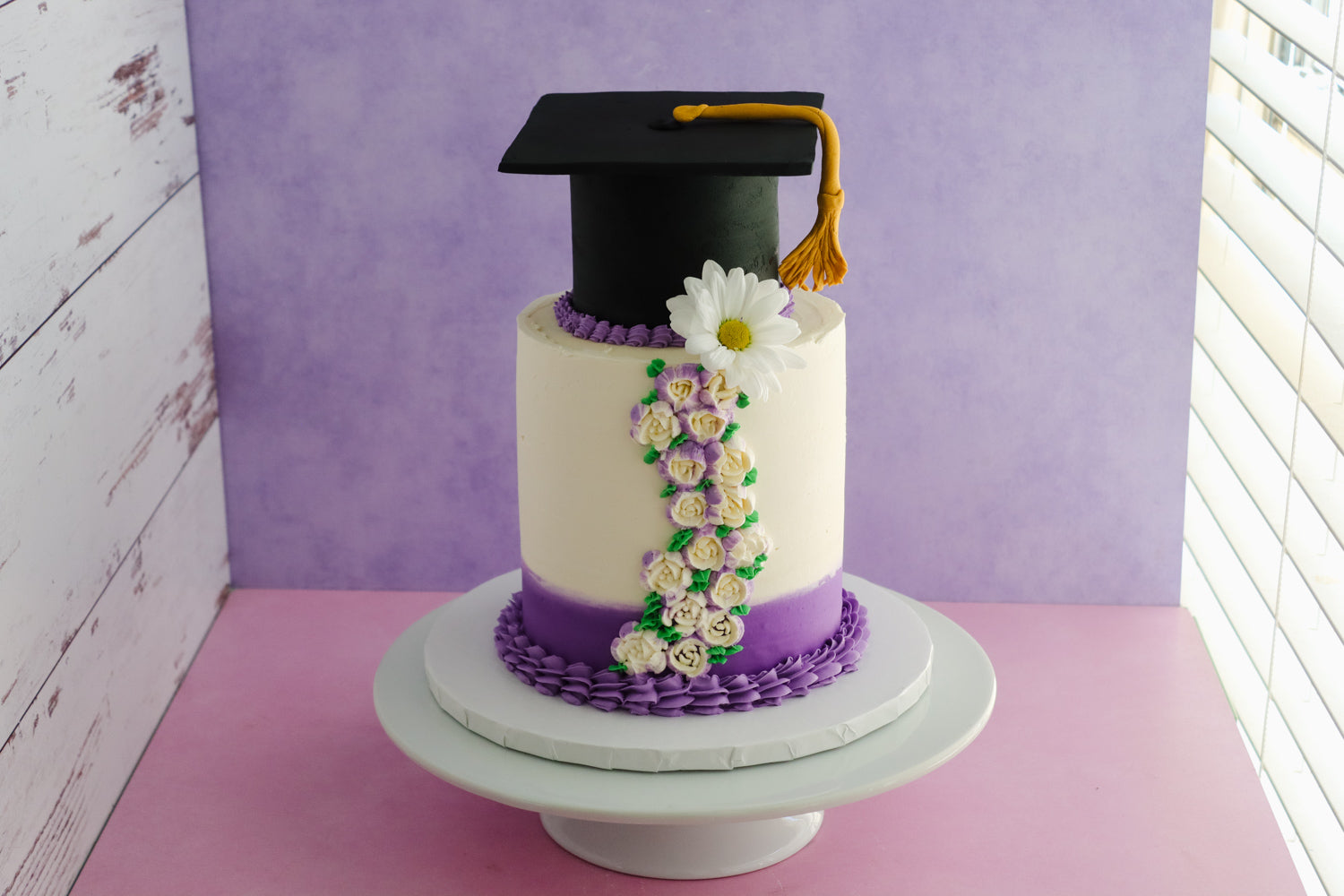 Lovely Graduation Cake with Vanilla Cake and Vanilla Buttercream – Kootek